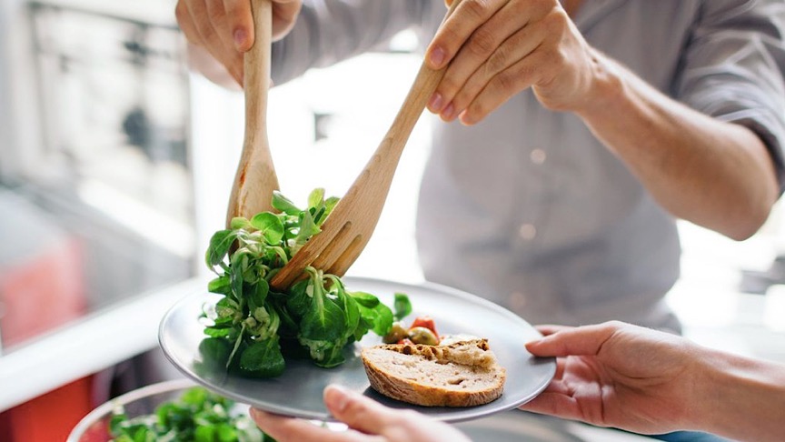 What’s Mindful Eating, and How Do You Get Started? | 1AND1 Life